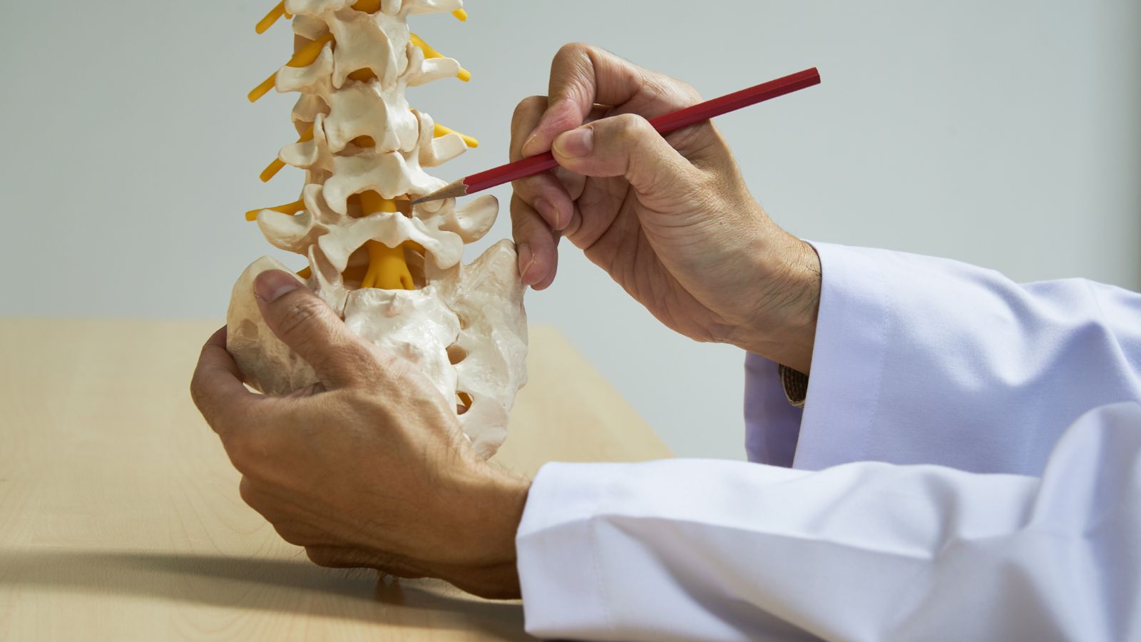 Mi a spondylolisthesis és hogyan jelentkezik? Hogyan kezelik a csigolya ...